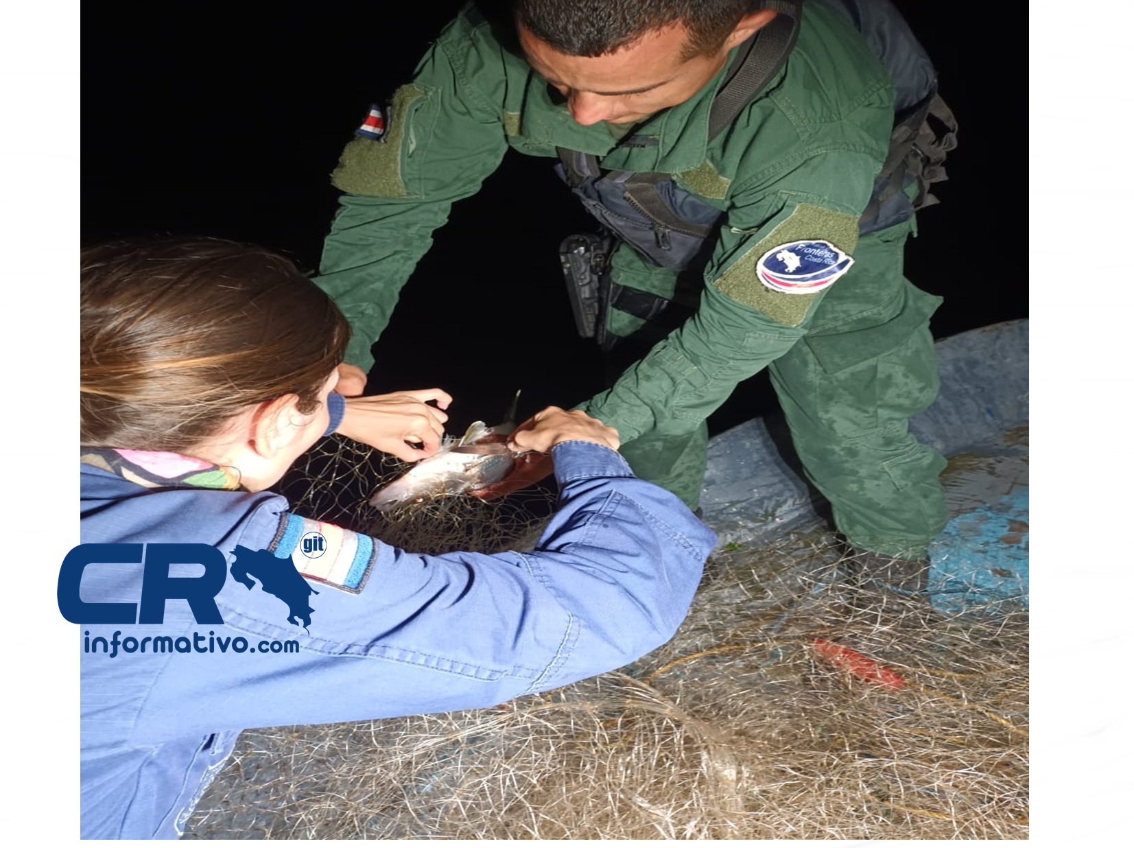 Policía de Fronteras y Guardacostas protegen pez gaspar al retirar ...